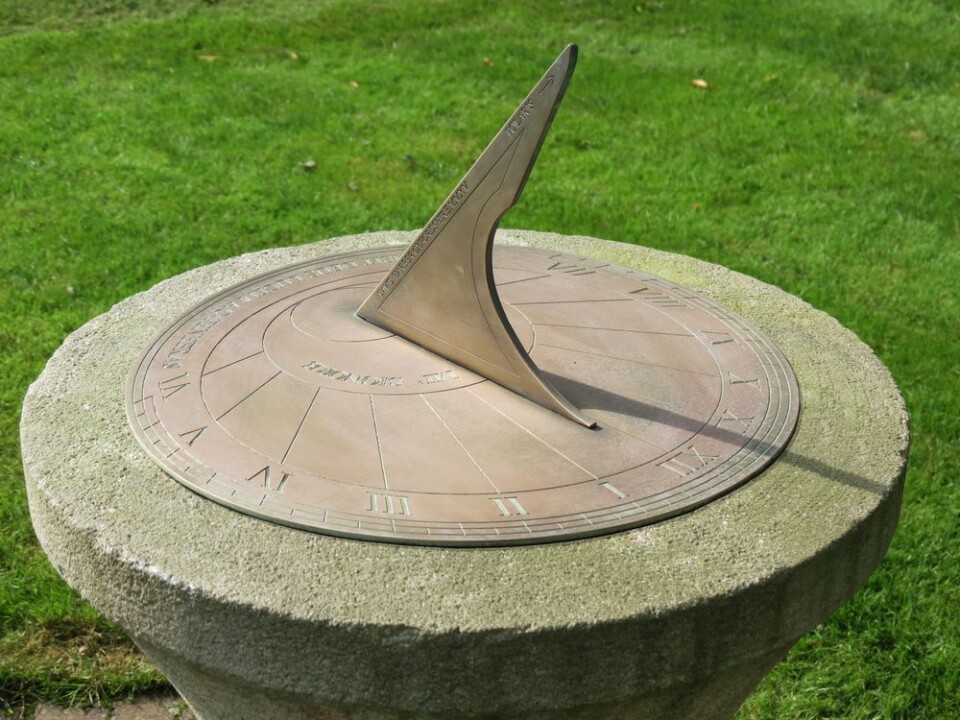How To Read A Garden Sundial - David Harber US
