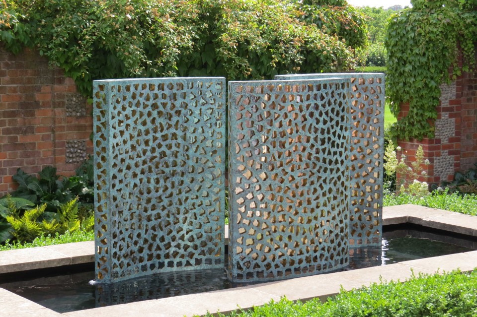 Filigree Water Wall, Straight Or Curved Design - David Harber US
